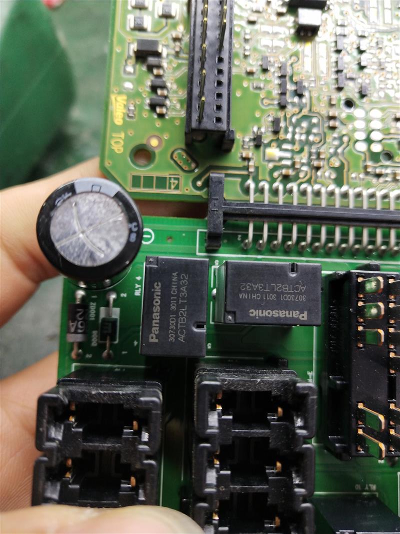 ACTB2LT3A32 Automobile 5-pin relay,