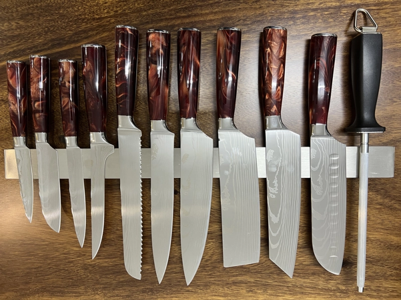 Japanese Laser Damascus Pattern Red Kitchen Knife Set & Scabbard