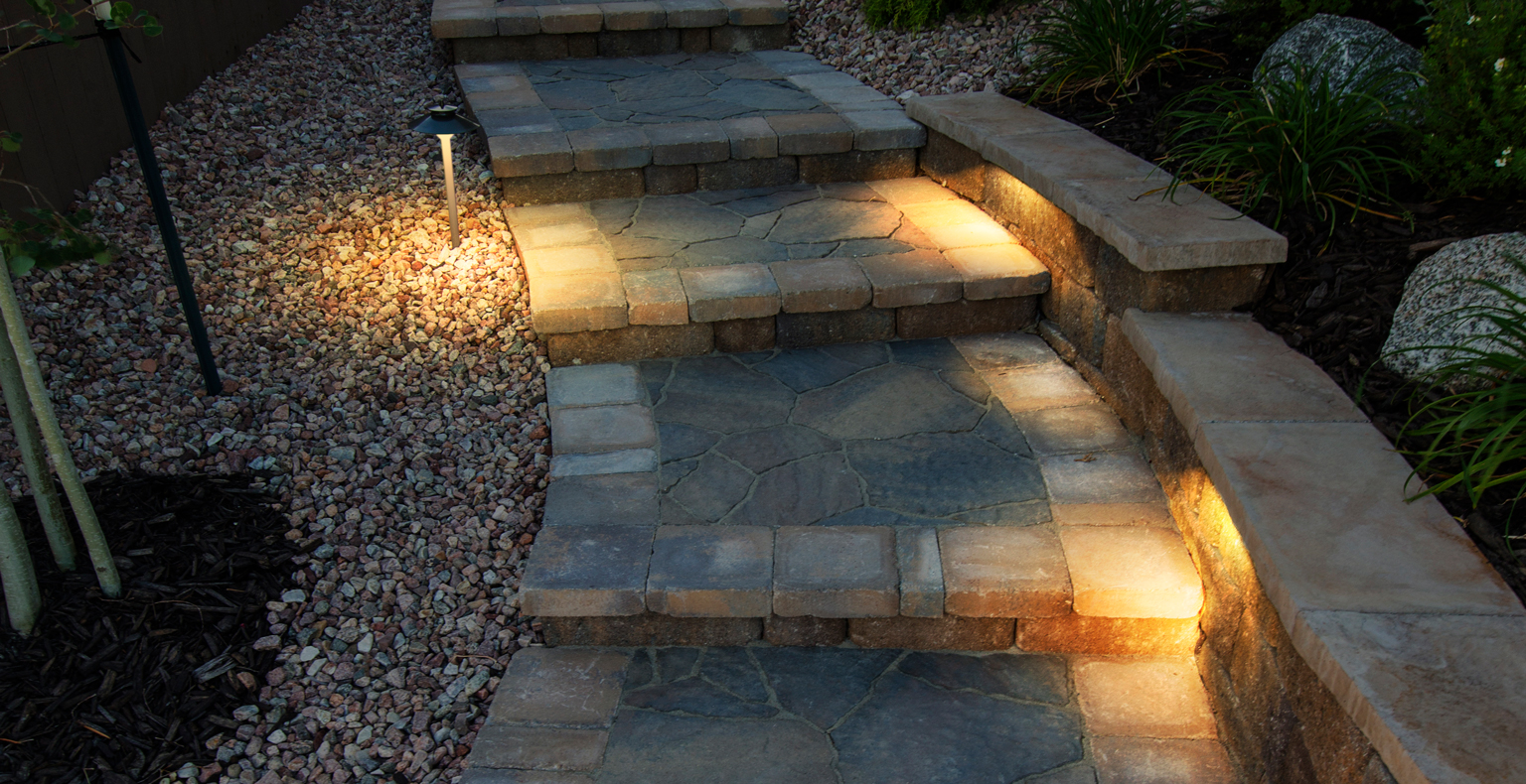 12V Integrated hardscape light 12"