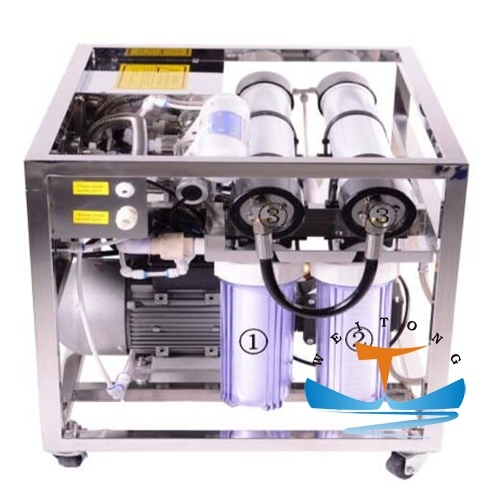 Marine vacuum distillation fresh water generator