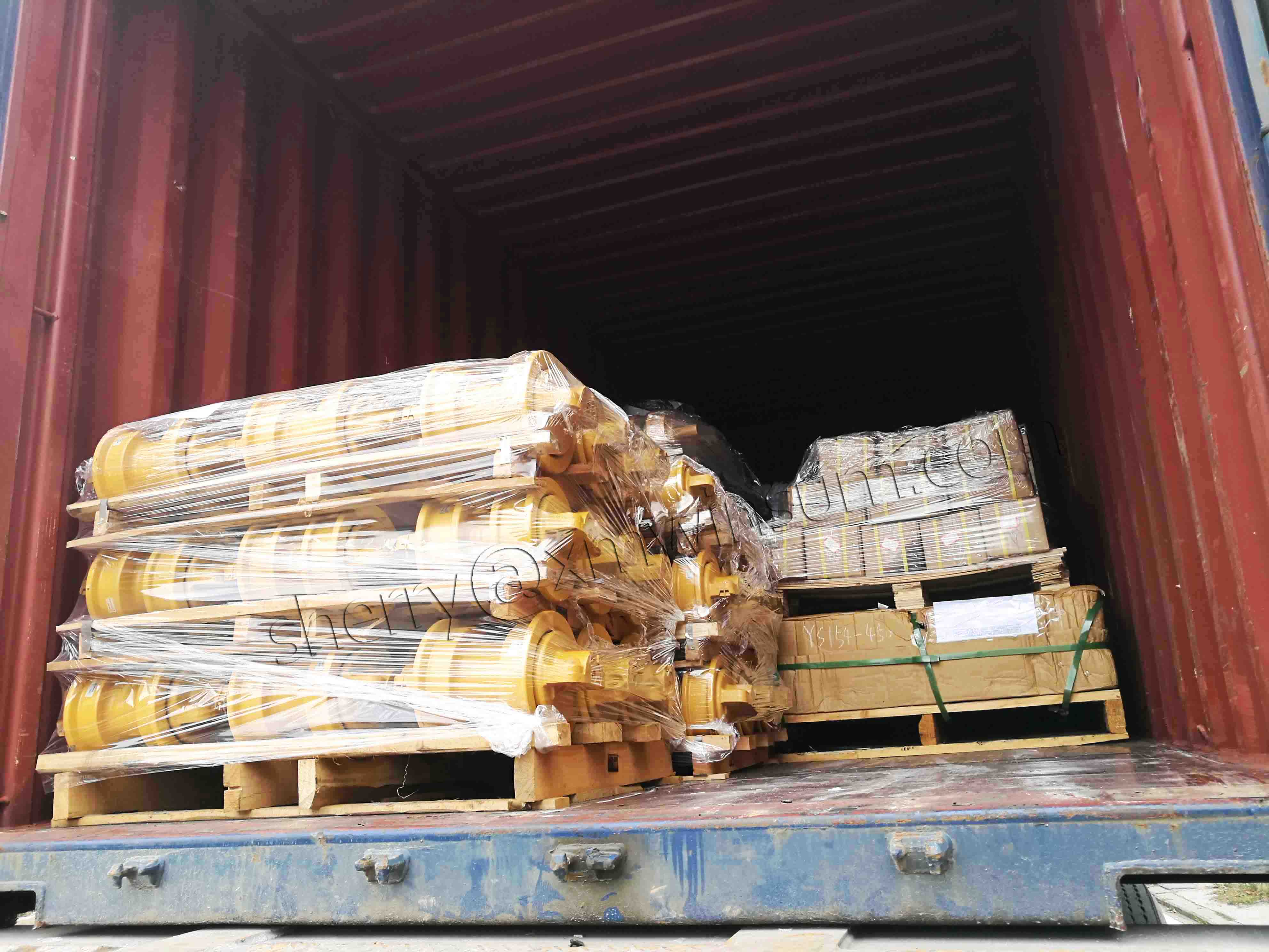 WSG bulldozer undercarriage parts load container.