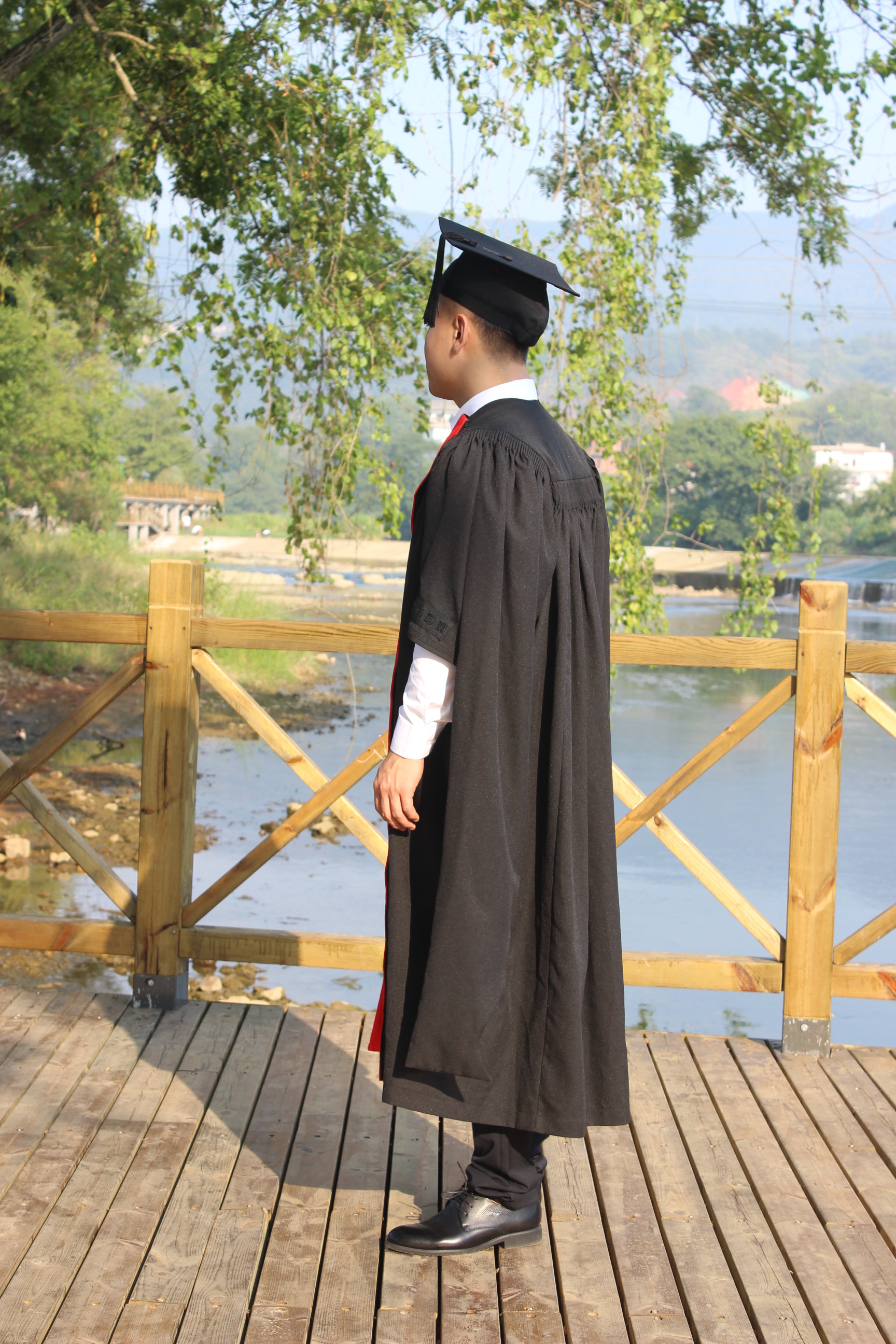 High Quality UK Style Graduation cap and gown 2019 & 2020 for graduate ...