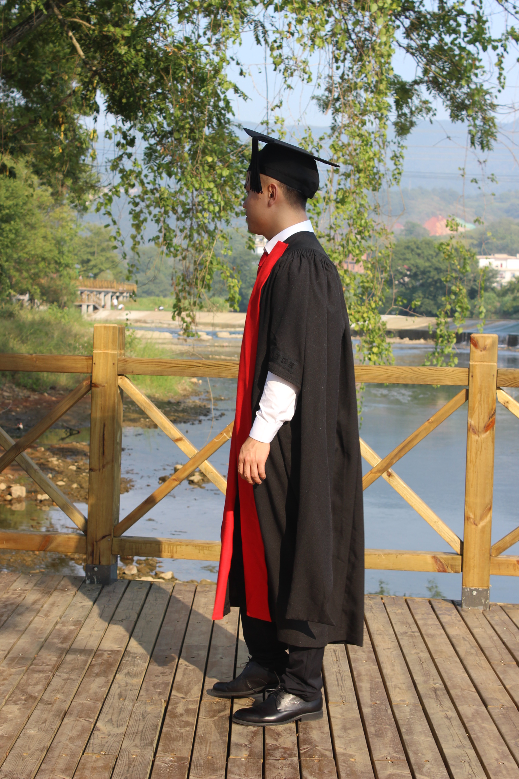 High Quality UK Style Graduation cap and gown 2019 & 2020 for graduate ...