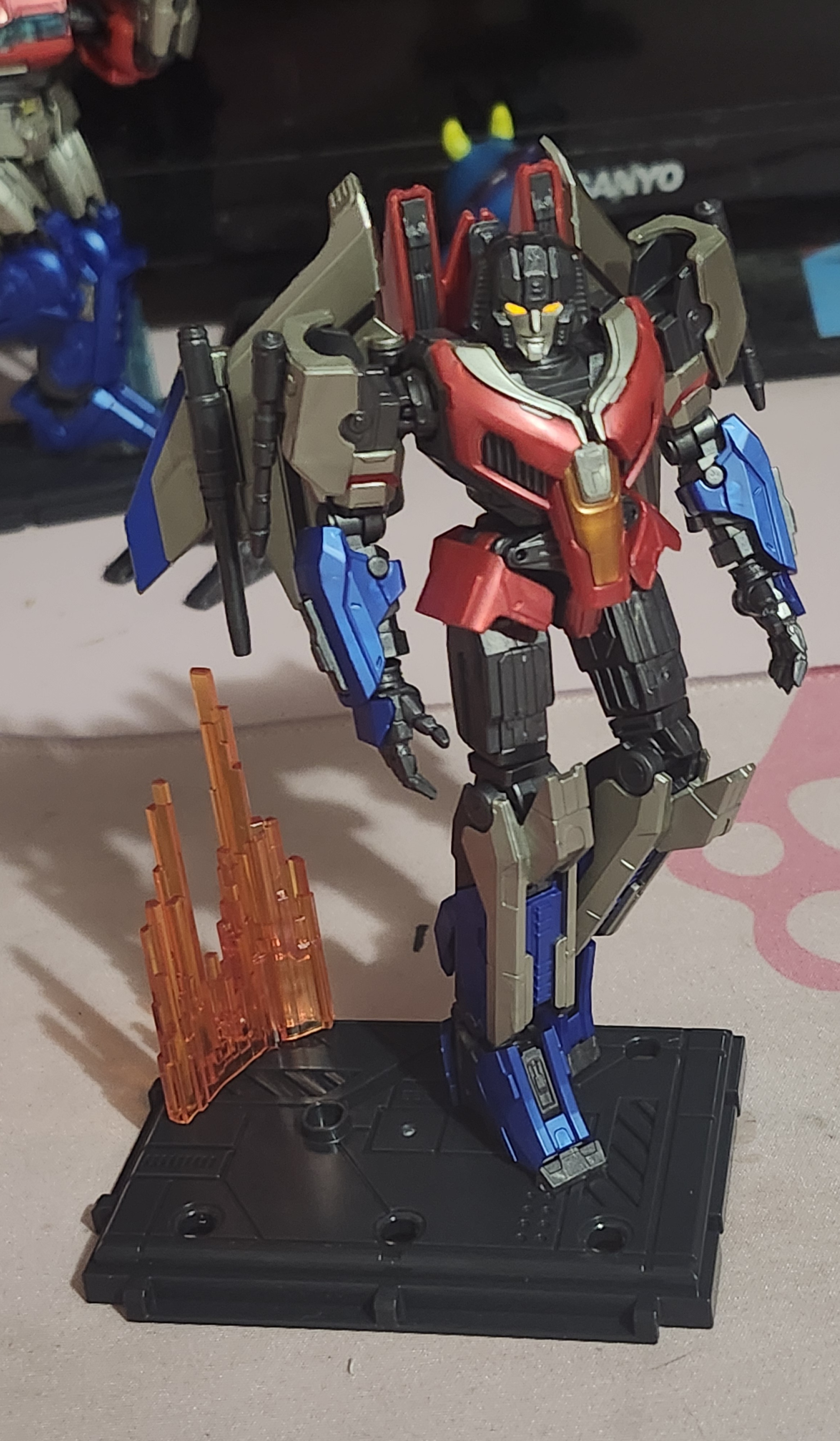 Transformers Blokes Starscream BLOKEES Transformers Classic Class 16 ...
