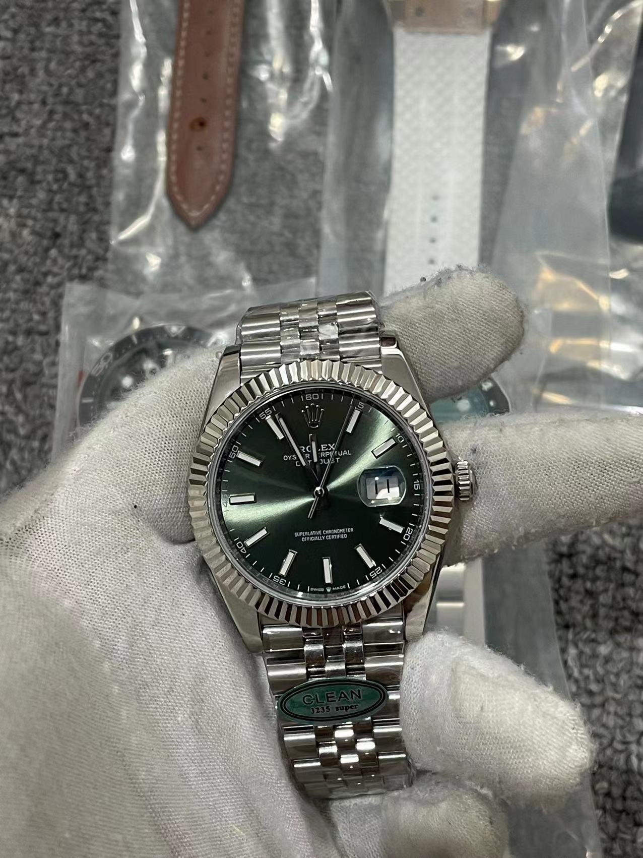 Clean factory date just green face,Datejust