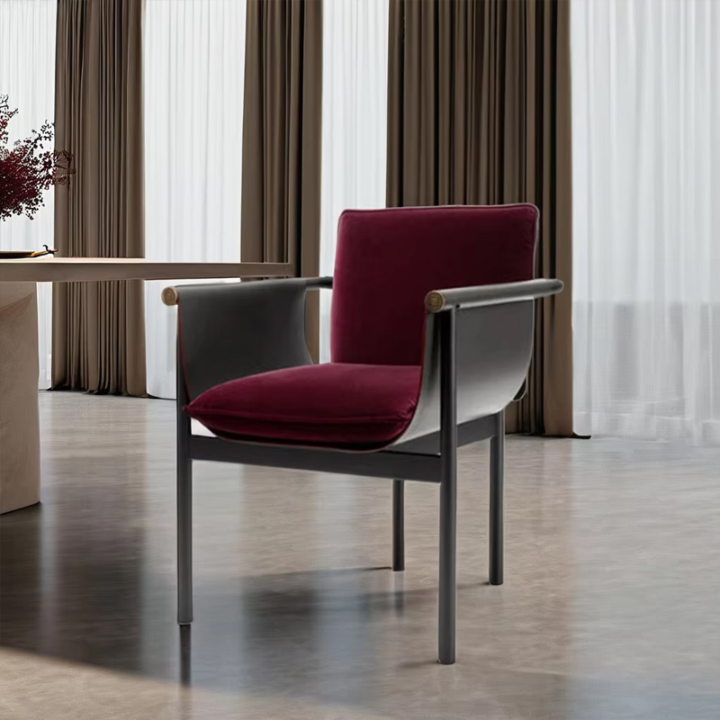 Modern Saddle Leather Dining Chair – Sleek Wooden Legs with Luxe Comfort