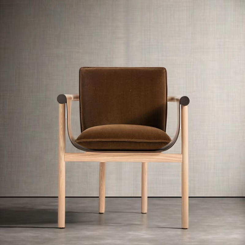 Modern Saddle Leather Dining Chair – Sleek Wooden Legs with Luxe Comfort