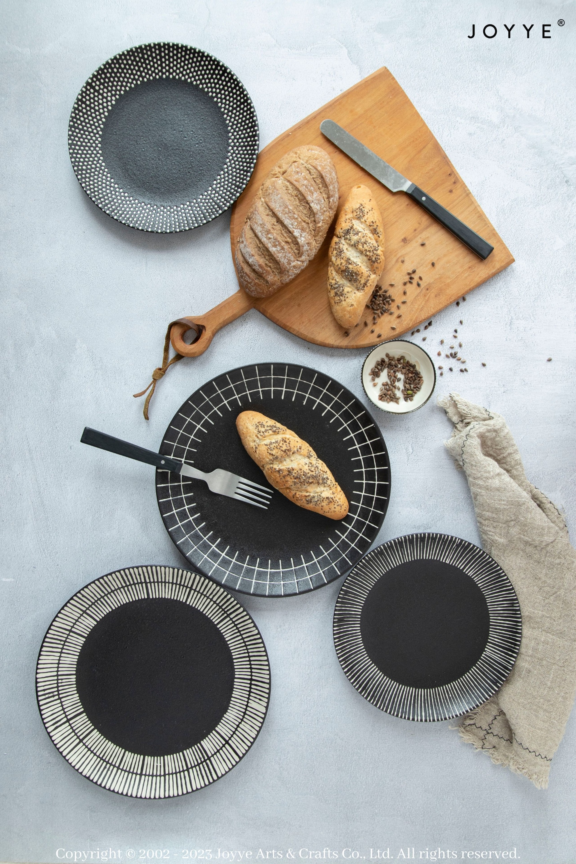 The Classic Black and White Stripes Tableware by Joyye
