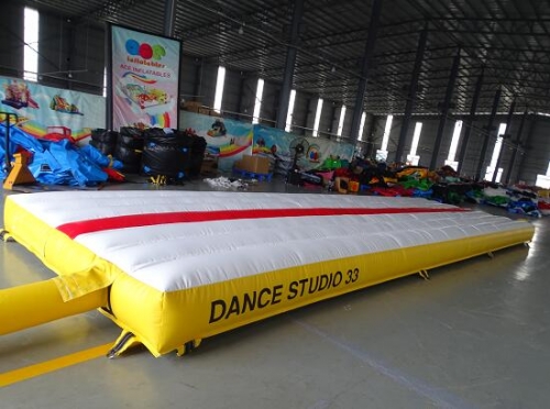 China Custom Made Bouncy Tumbling Mat Inflatable Airtrack Bouncy ...