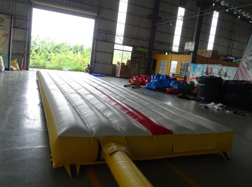 China Custom Made Bouncy Tumbling Mat Inflatable Airtrack Bouncy ...