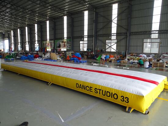 China Custom Made Bouncy Tumbling Mat Inflatable Airtrack Bouncy ...