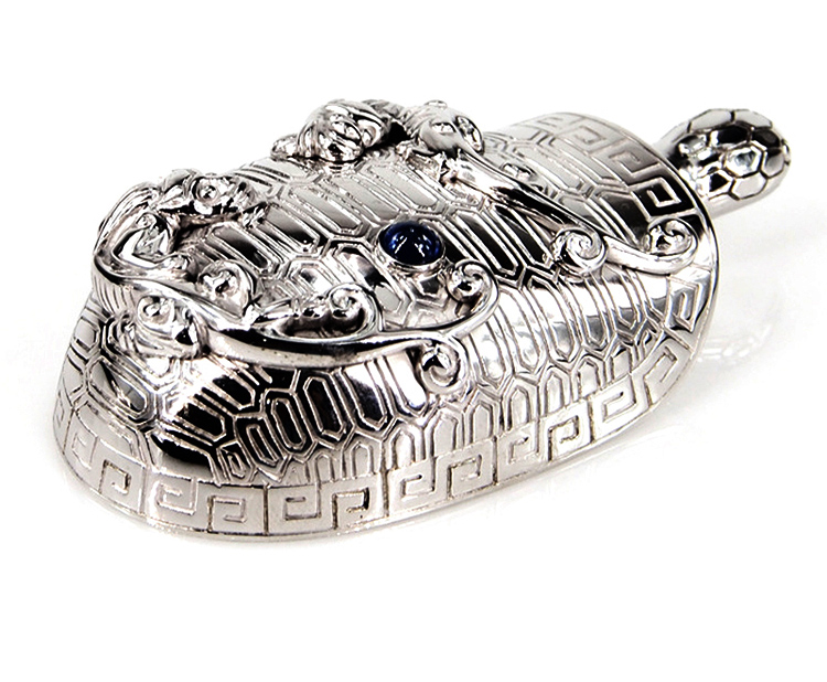 Turtle shaped snuff bottle