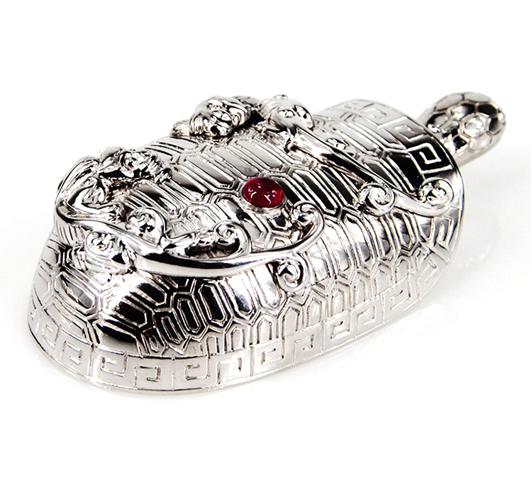 Turtle shaped snuff bottle