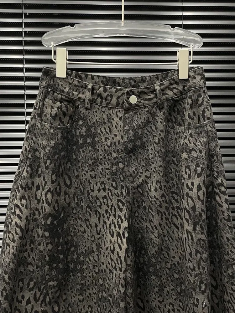 TWOTWINSTYLE Casual Loose Leopard Denim Pants