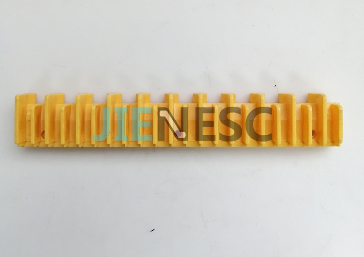 L47332118A escalator step demarcation