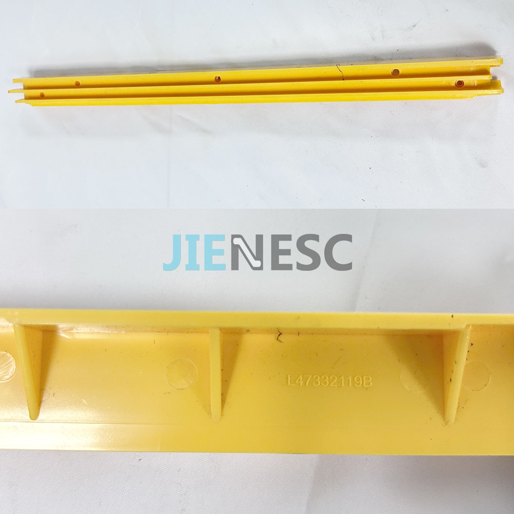 L57332119B Escalator Step Demarcation From Factory