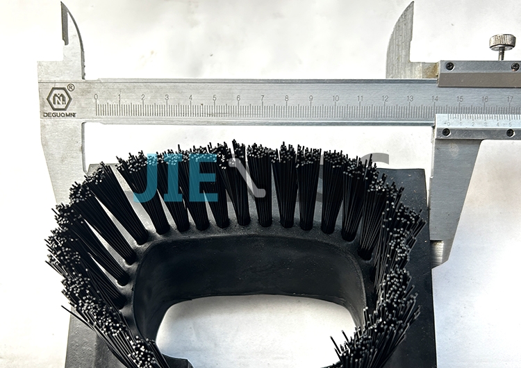 Escalator Handrail Entry with Brush from Factory
