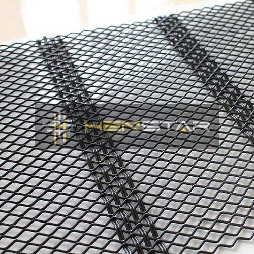 Self cleaning wire mesh
