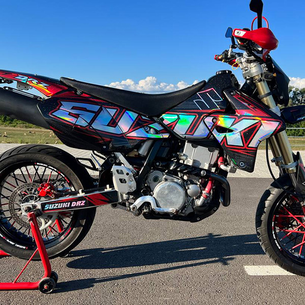 Holographic motorcycle wraps show personality