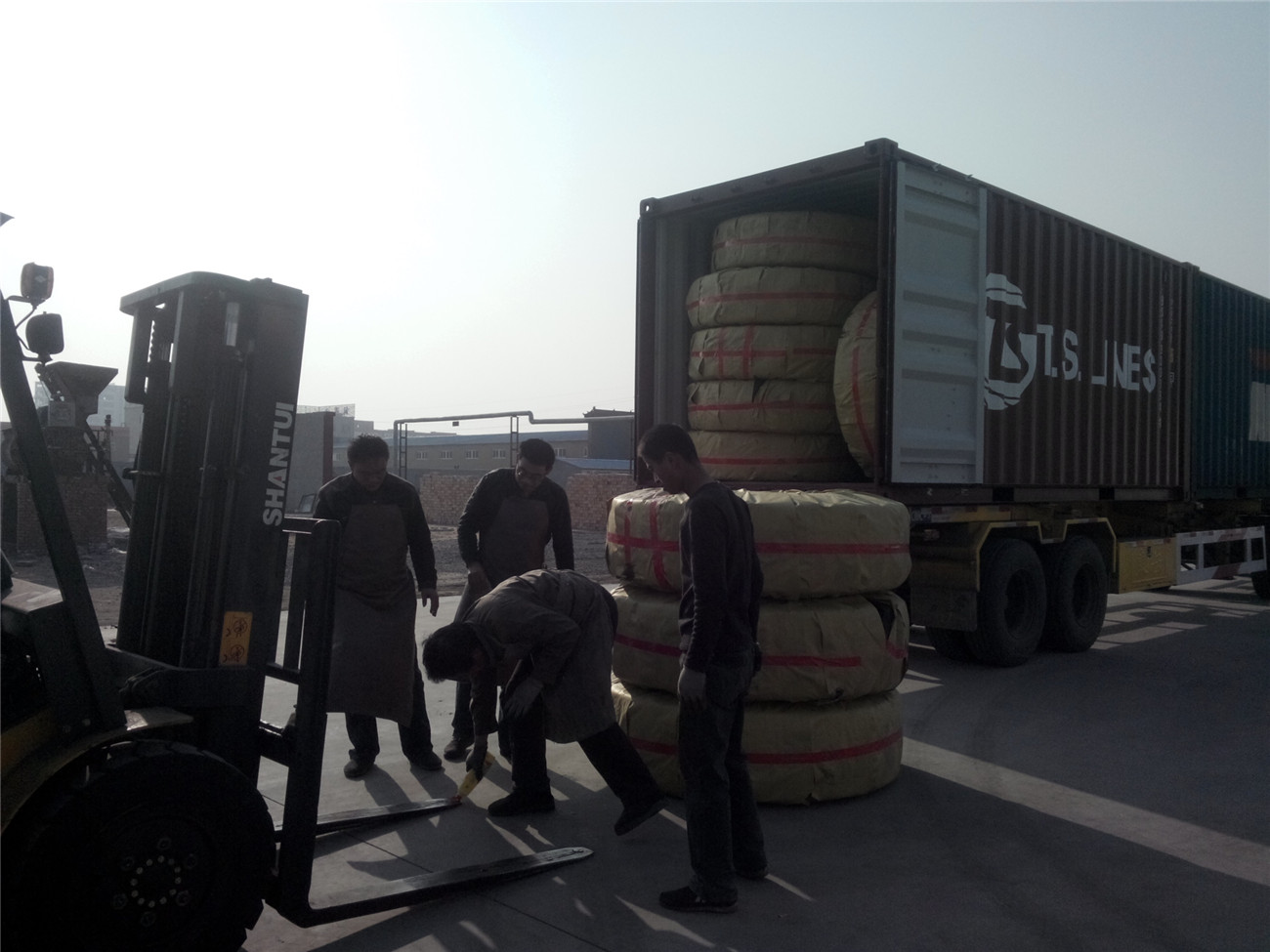 Container loading for port tires customers from Philippines