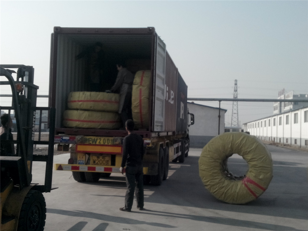 Container loading for port tires customers from Philippines