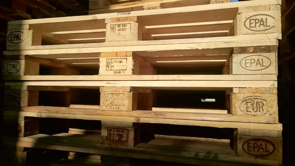 What is palletization and some of its benefits in warehouse storage?