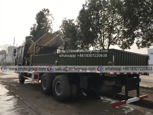 Military Green HOWO 6x6 AWD Knuckle Boom Truck mounted XCMG 25 Ton ...