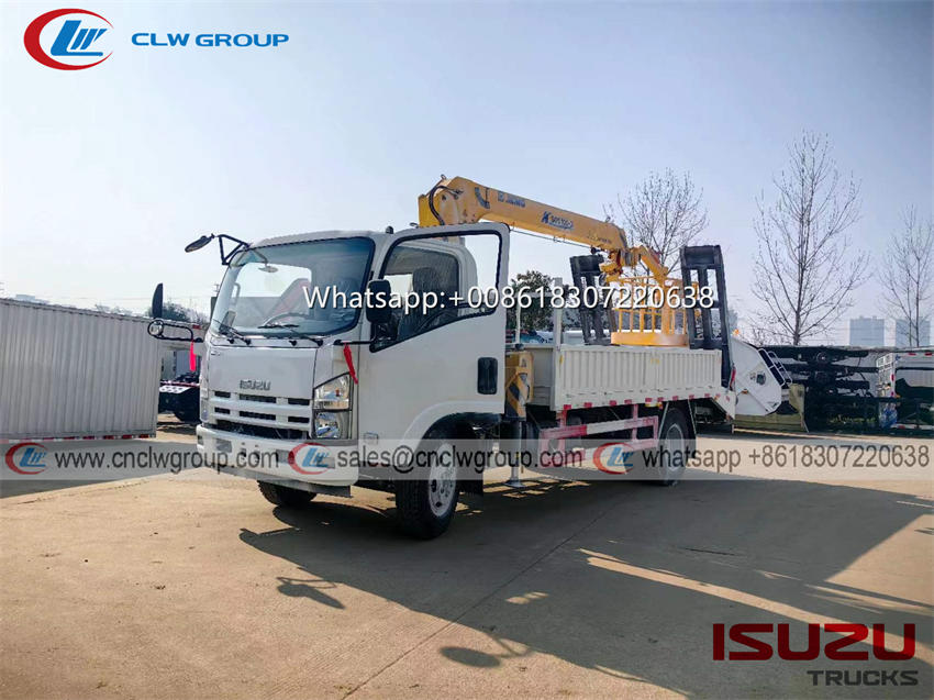 Isuzu self loading flatbed boom truck mounted xcmg 4 ton crane and 200kg work basket