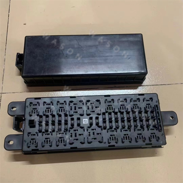 SK200-10 Excavator Fuse Box