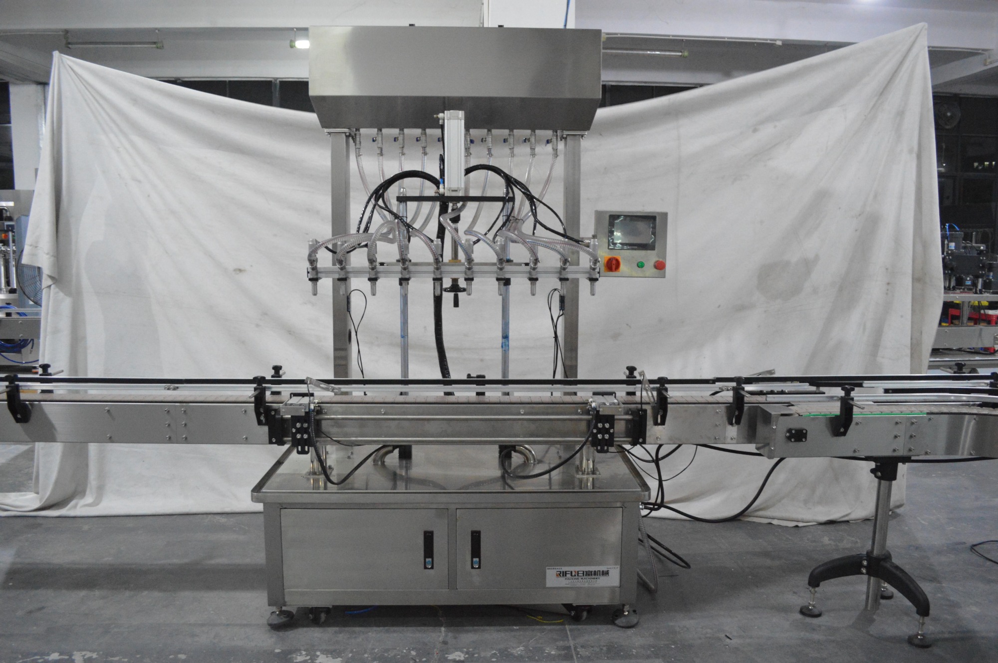 Fully automatic gravity windshield washer liquid filling sealing ...