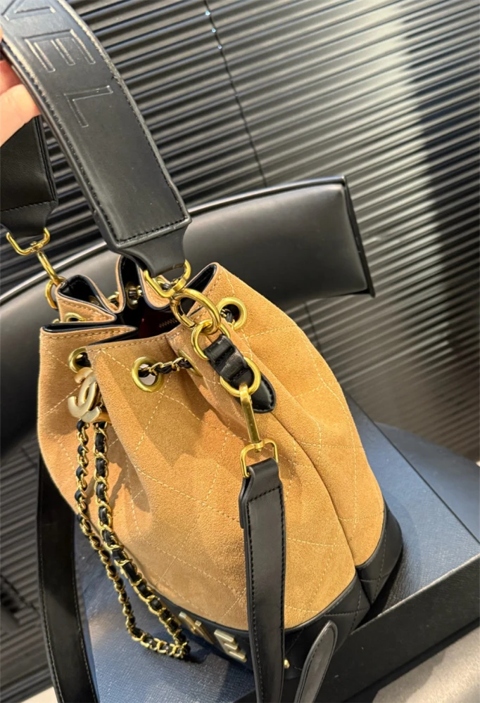 High quality bucket bag size:21*25cm CHL #29977