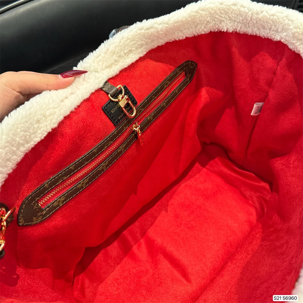 High quality Tote bag size:32*29cm LOV DS #X0441