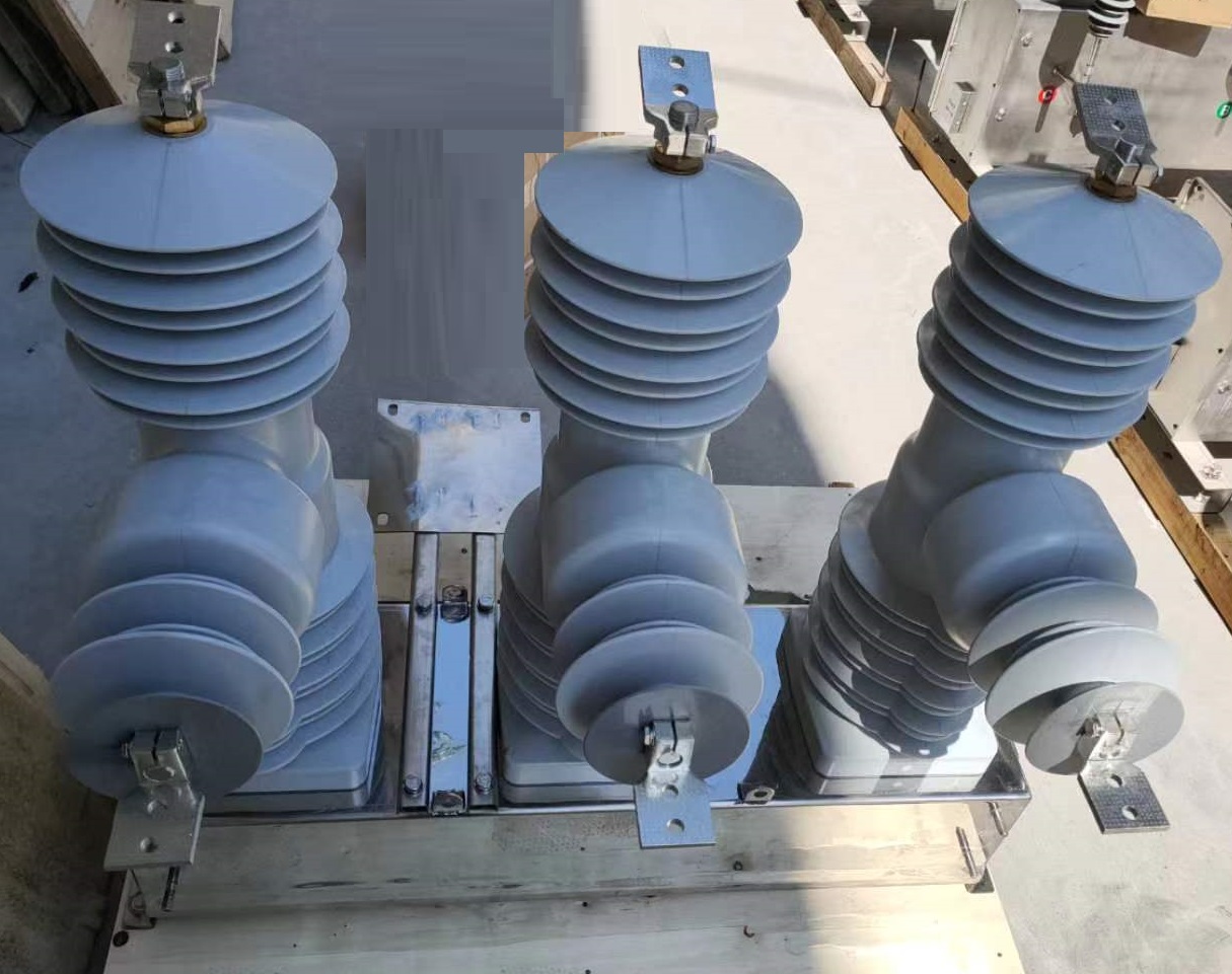 24KV 1600A Auto Circuit Recloser ACR With automatic controller Remote ...