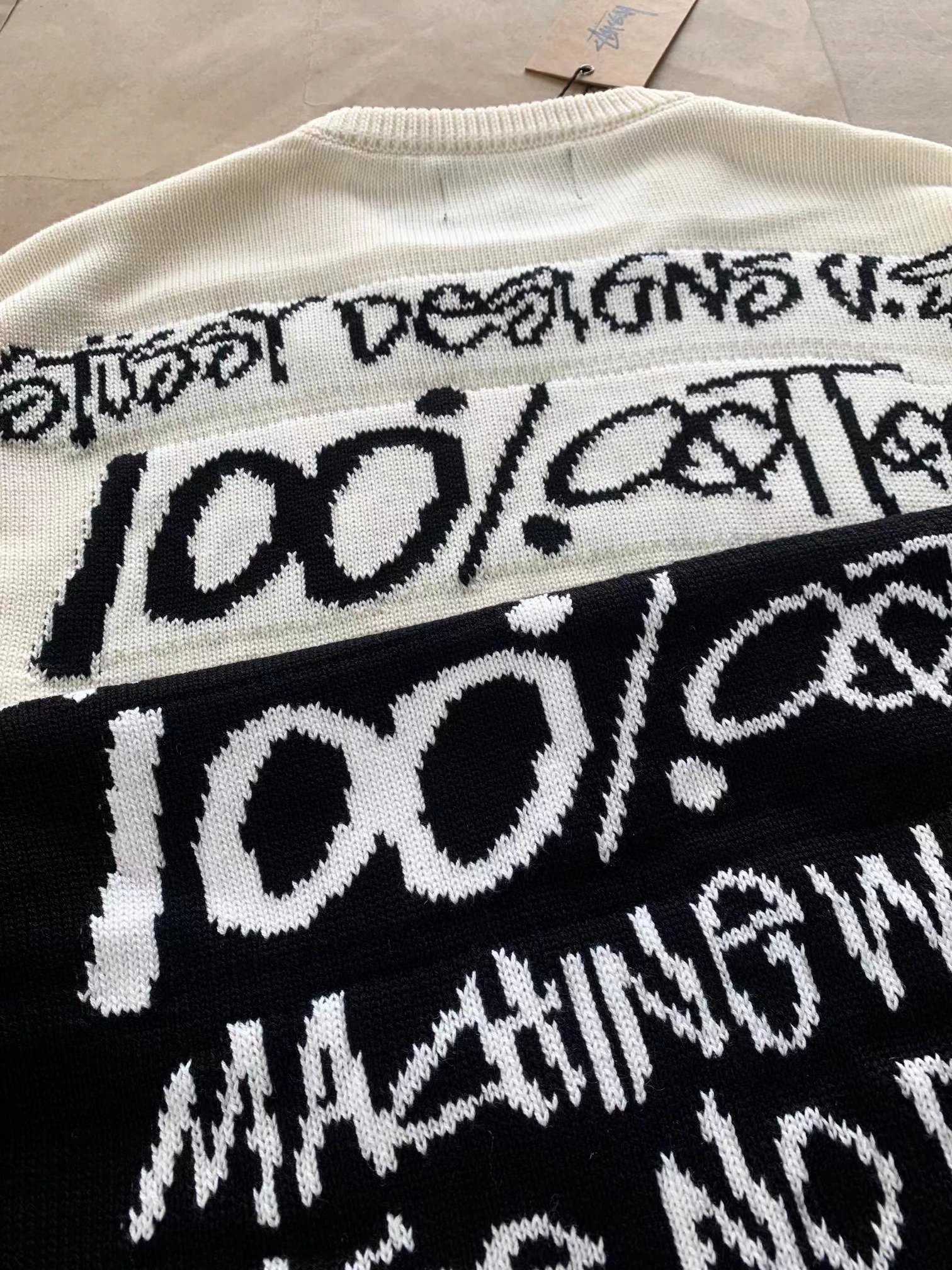 Stussy 22fw cursive logo sweater white black