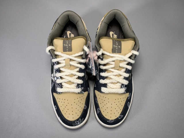 SB DUNK x TRAVIS SCOTT