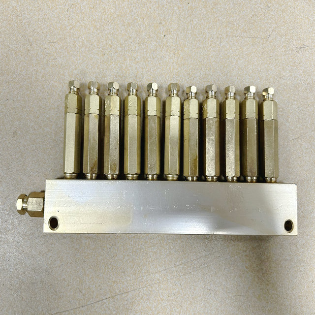 Oil distribution valve