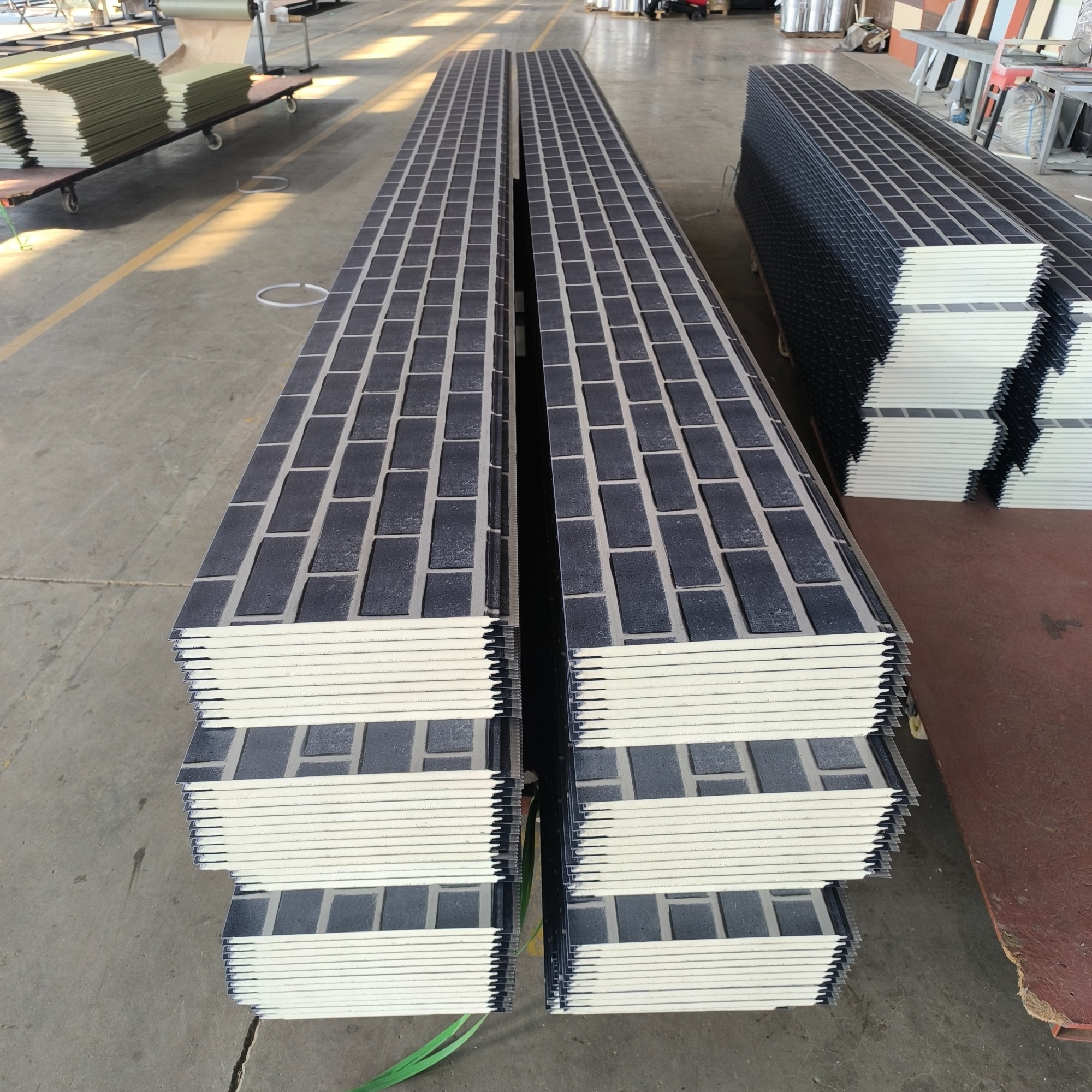 New product! Two-color granular blue brick flat pattern 16mm PU metal ...