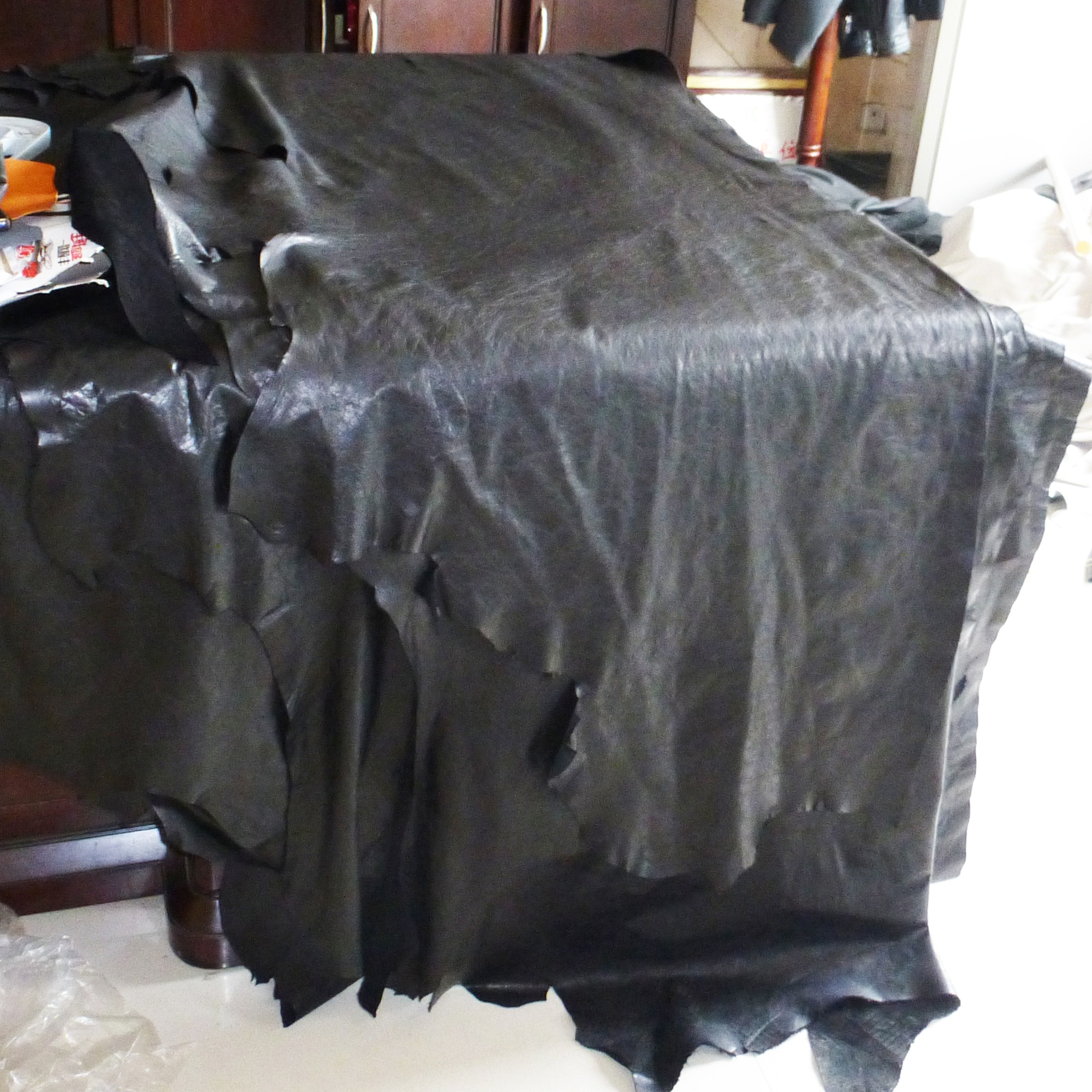 Full-grain Eco-friendly first layer Oil wax cow leather,cow leather