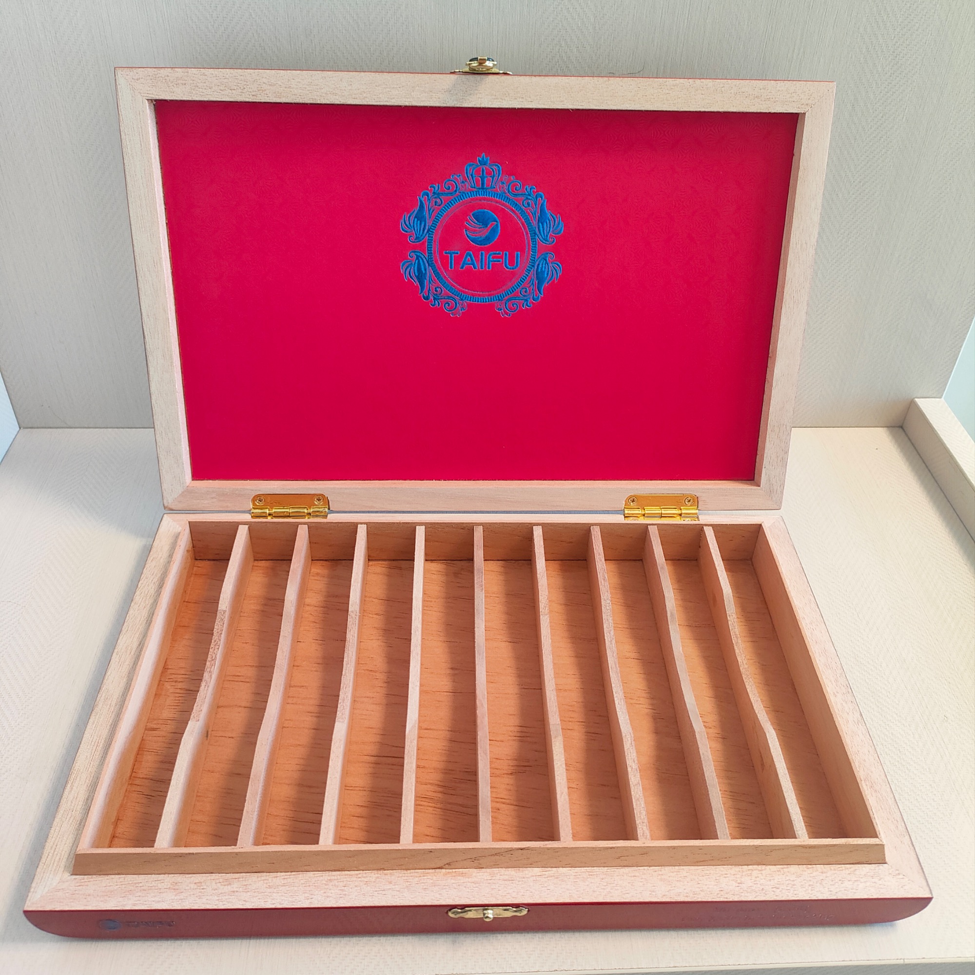 Cigar box