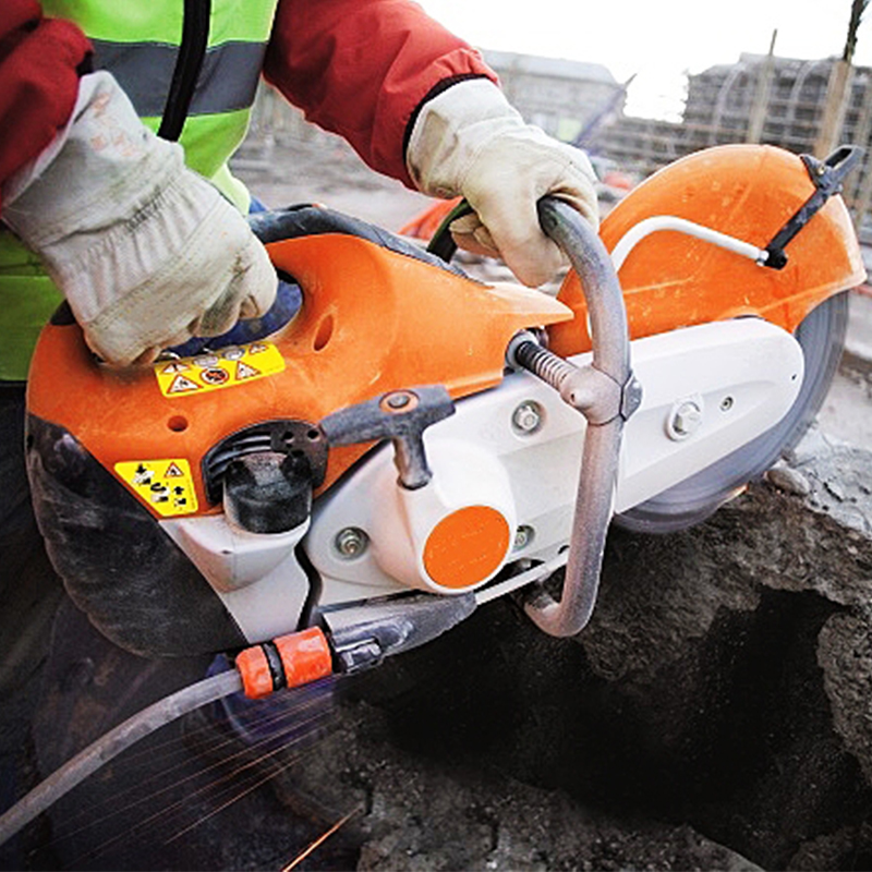 Double wheel counter-cutting saw