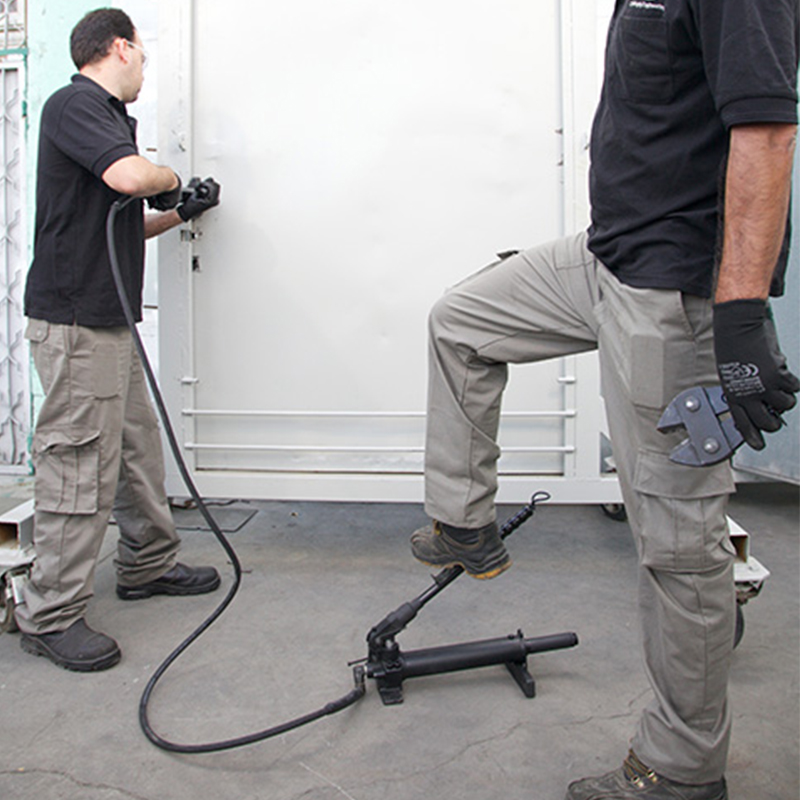 Hydraulic door opener/breaker