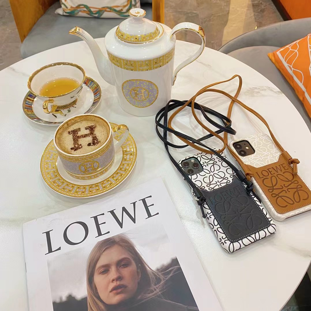 ロエベ iPhone15/14ProMaxケース スマホショルダー LOEWE iPhone15 Pro/14 Proケース ショルダー ...