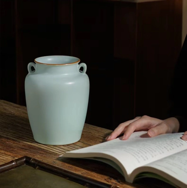 Chinese Light Green Vase For Ruware Light Green Chinese Royal Family ...