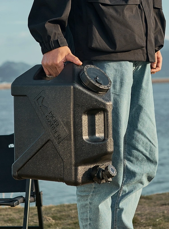 Outdoor water storage bucket