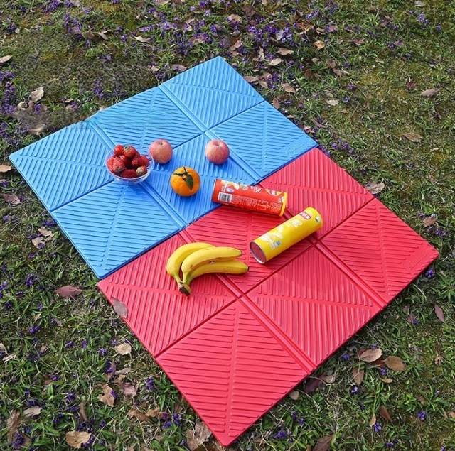 Outdoor folding cushion