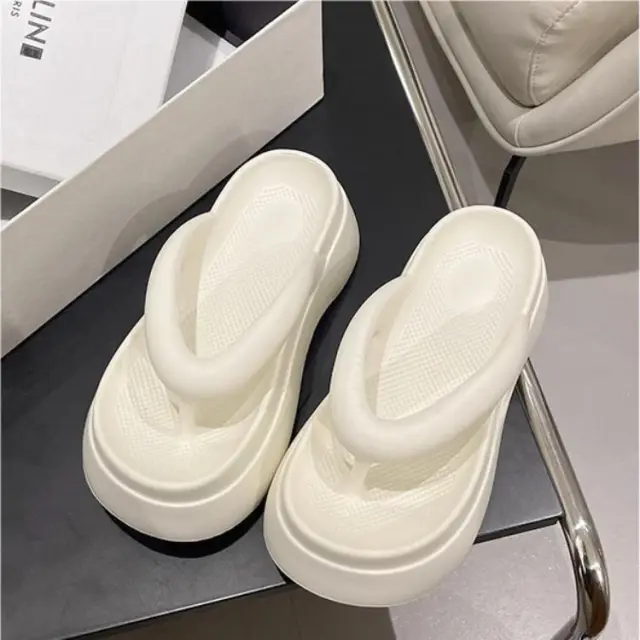 Lightweight Women's Pool Slides