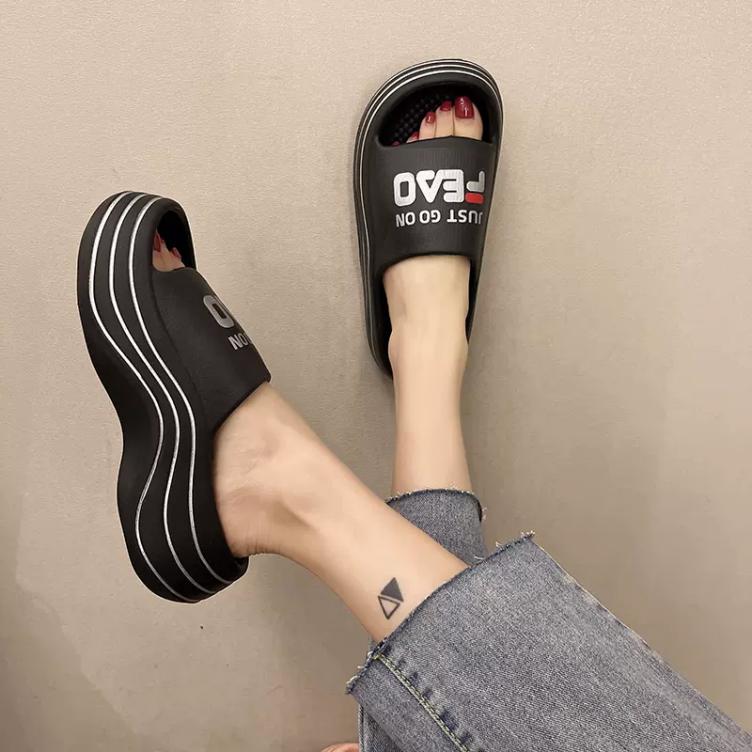 Grip Women's Pool Sandals