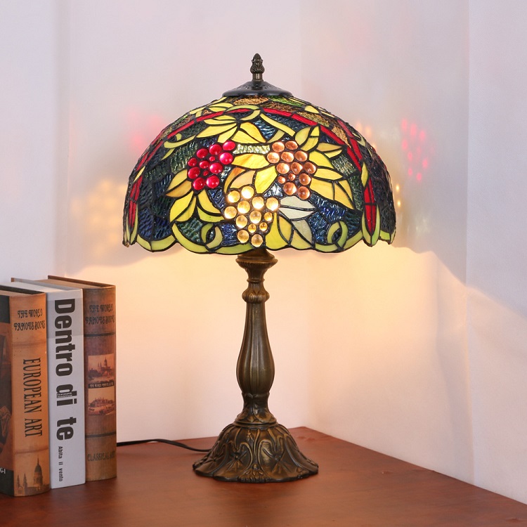 Tiffany Style Grape Table Lamp
