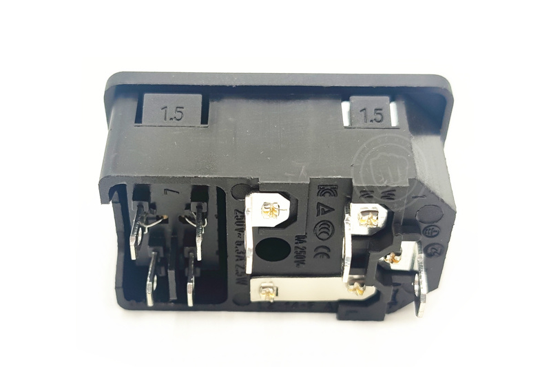 C13 socket with switch