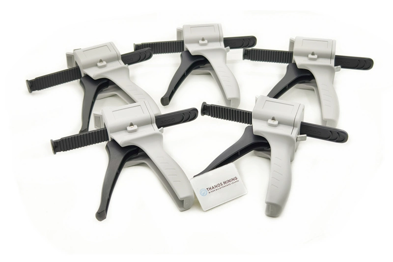 Thermal paste extrusion gun